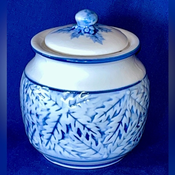 Kitchen | Stoneware Crock Canister Jar With Lid White Blue Leaves 5 ...